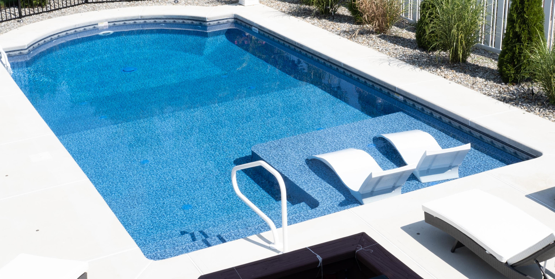 CONCRETE / VINYL LINER SUNDECK SPECIAL – Seasonal World